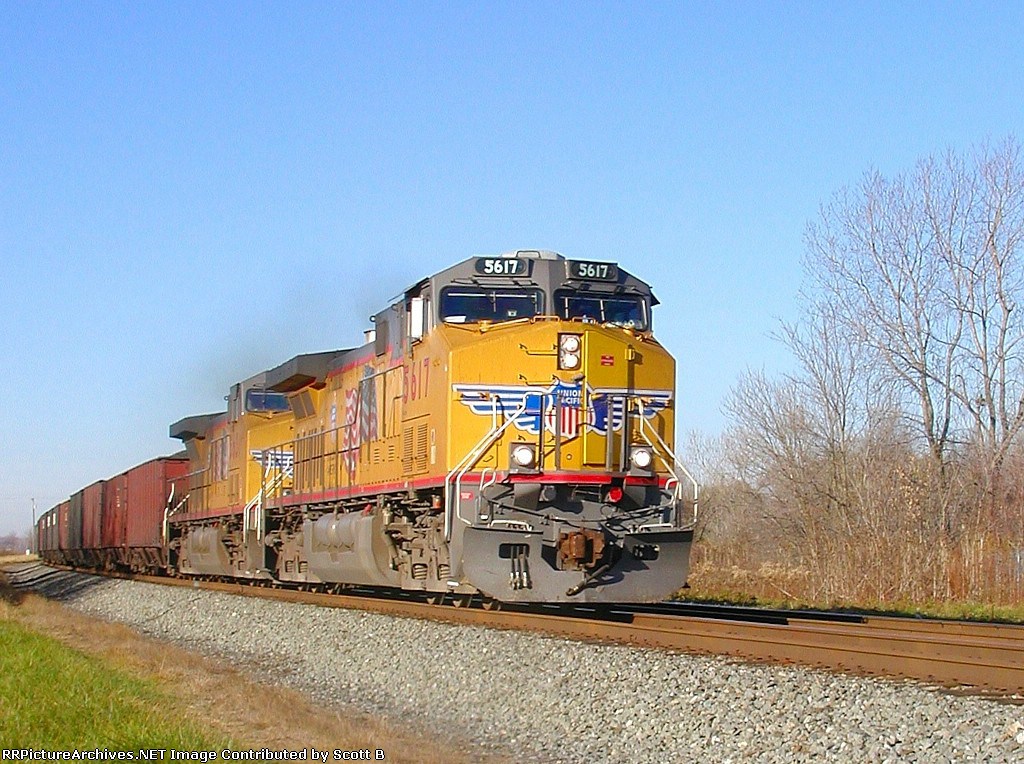 UP 5617 NS 82A 9:33 am